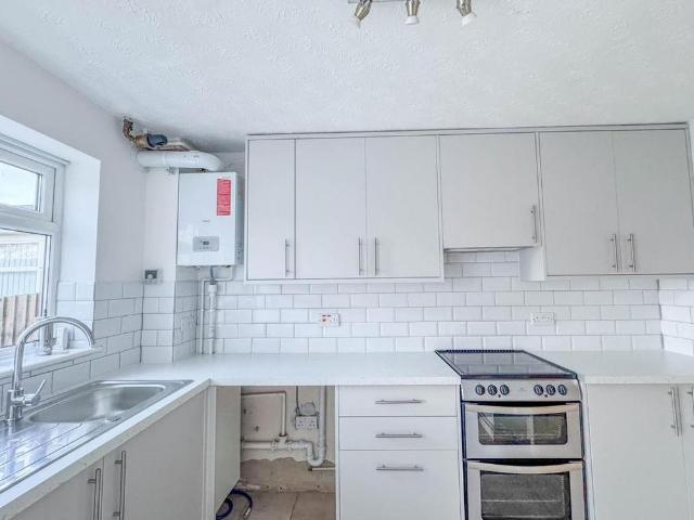 3 bedroom semi detached house to rent