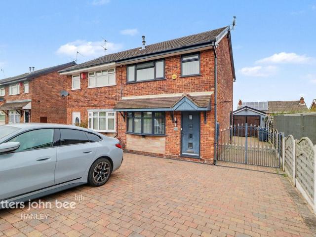 3 bedroom semi detached house to rent