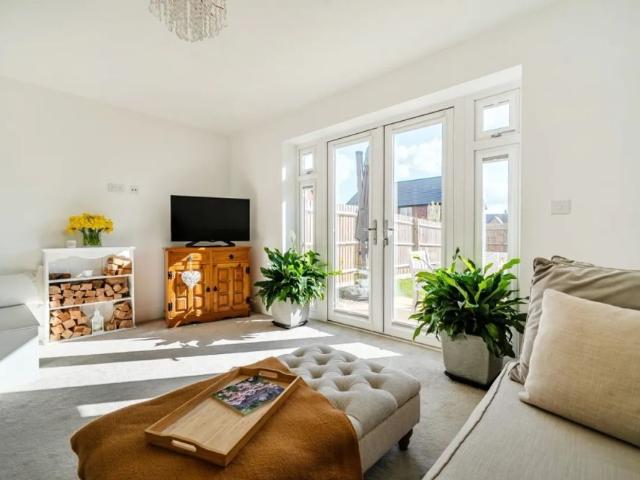 3 bedroom semi detached house to rent