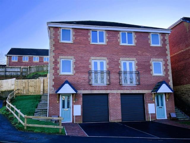 3 bedroom semi detached house to rent