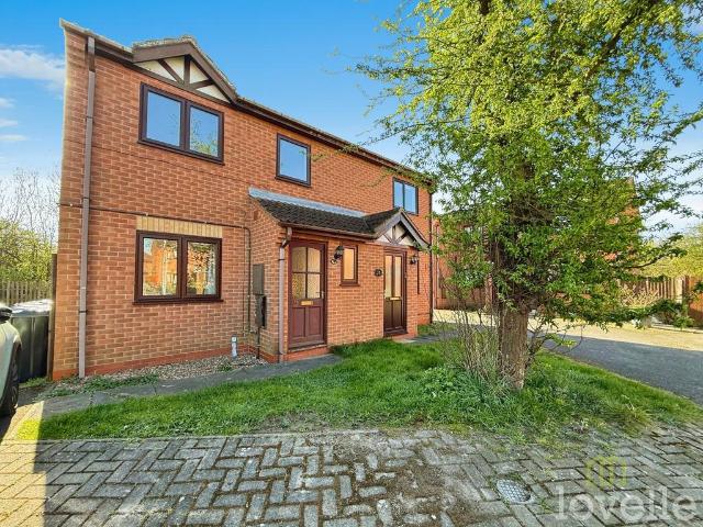 3 bedroom semi detached house to rent