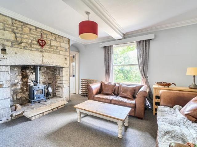 3 bedroom semi detached house to rent