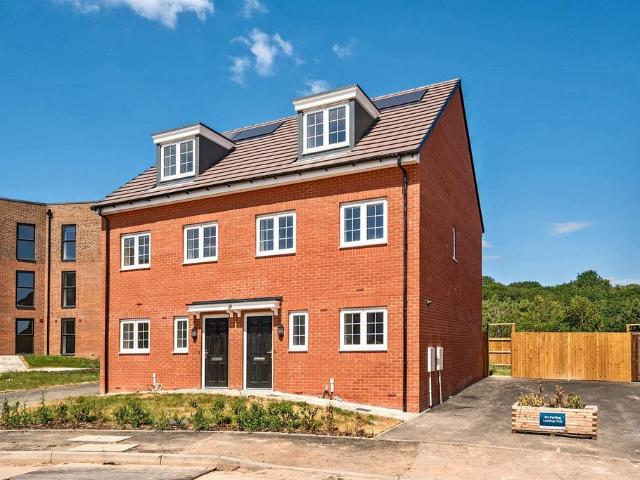 3 bedroom semi detached house to rent