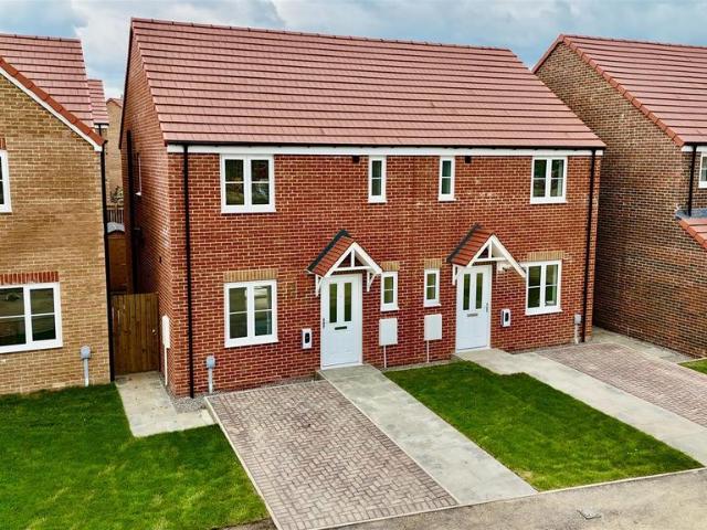 3 bedroom semi detached house to rent
