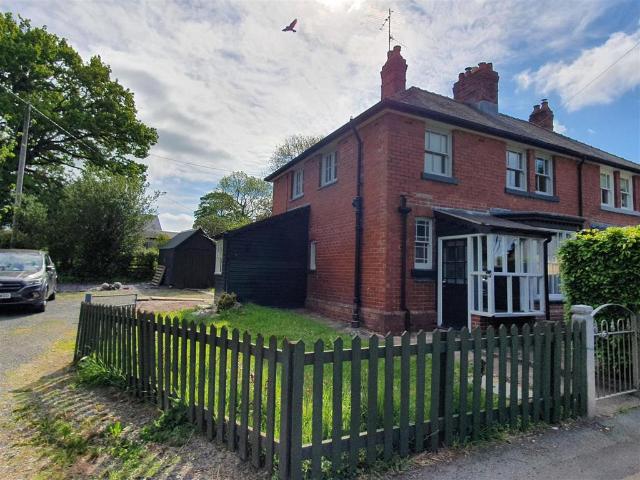3 bedroom semi detached house to rent