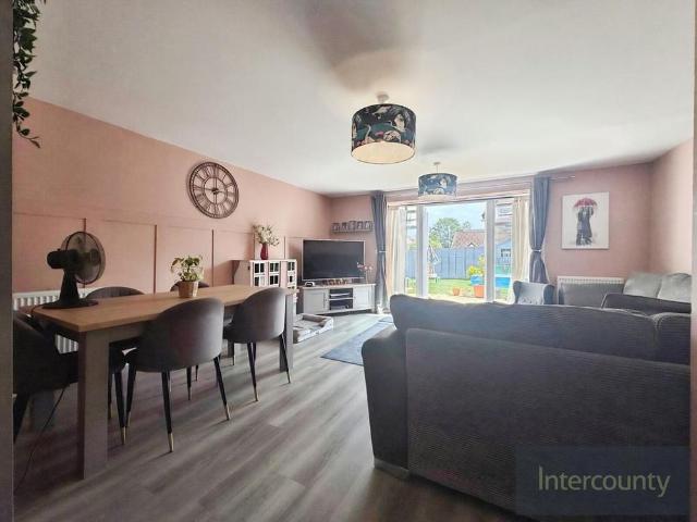 3 bedroom semi detached house to rent