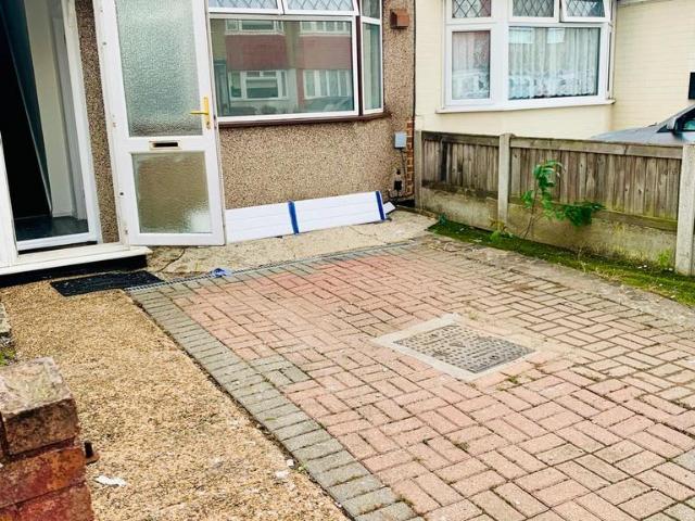 3 bedroom semi detached house to rent
