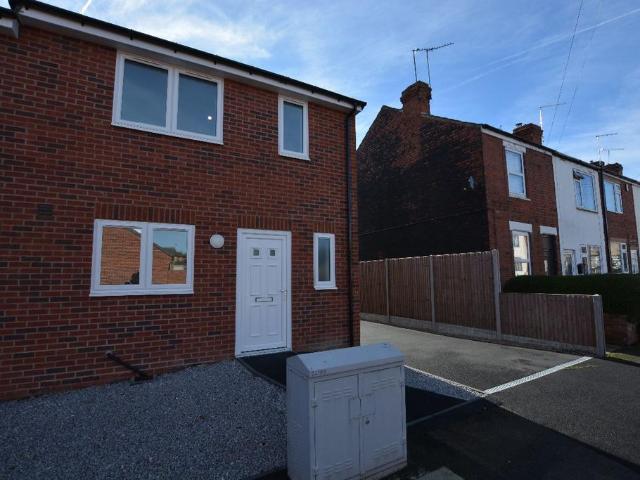 3 bedroom semi detached house to rent