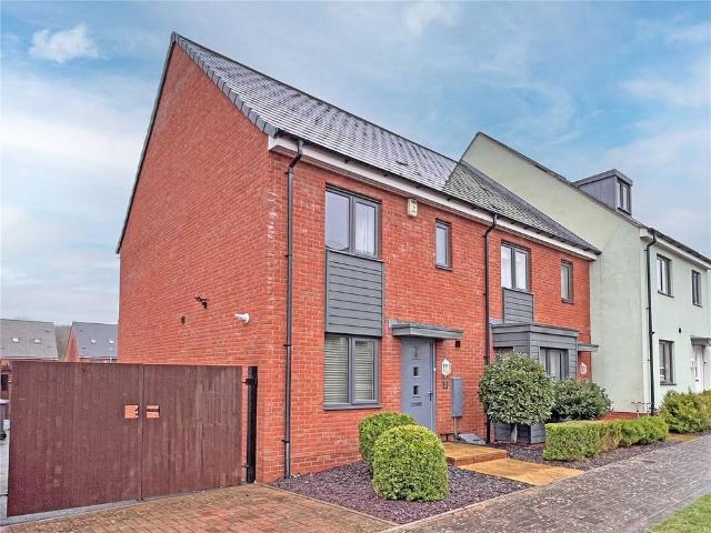 3 bedroom semi detached house to rent