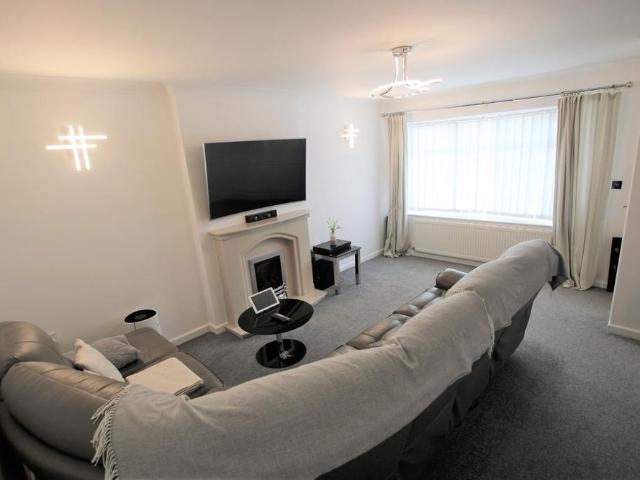 3 bedroom semi detached house to rent