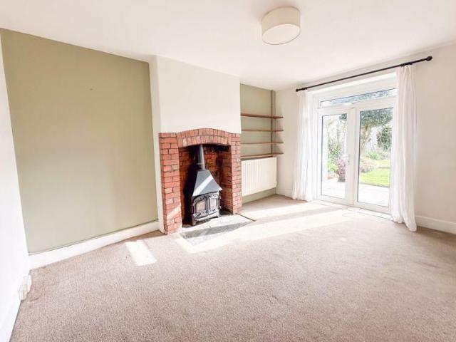 3 bedroom semi detached house to rent