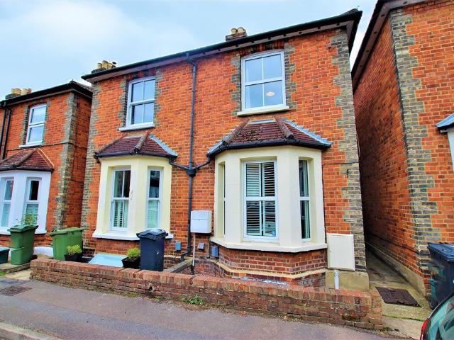 3 bedroom semi detached house to rent