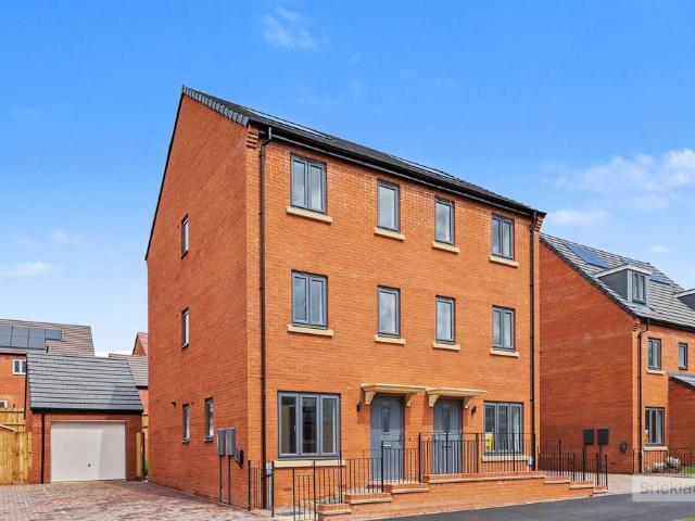 3 bedroom semi detached house to rent