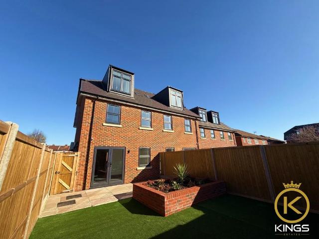 3 bedroom semi detached house to rent