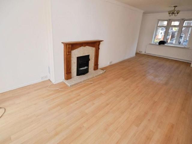 3 bedroom semi detached house to rent
