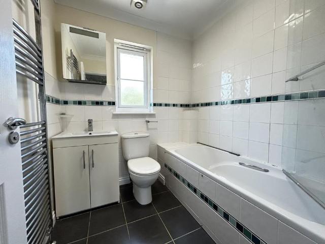 3 bedroom semi detached house to rent