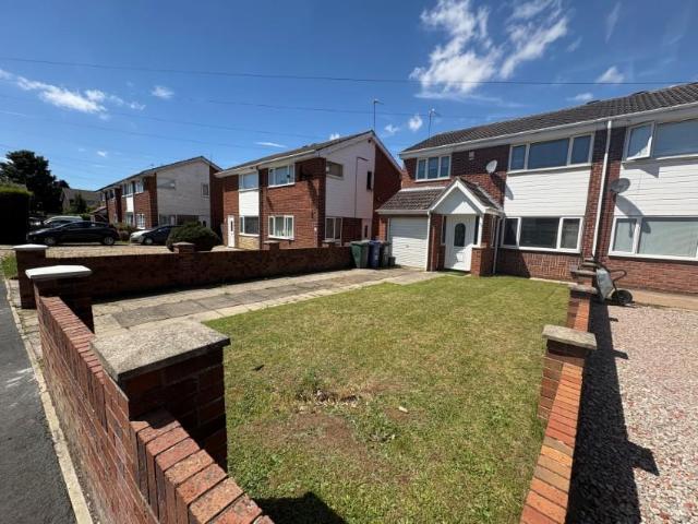 3 bedroom semi detached house to rent