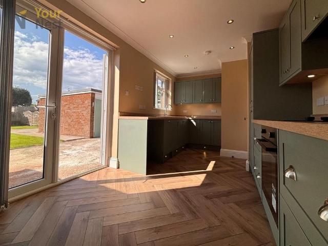 3 bedroom semi detached house to rent