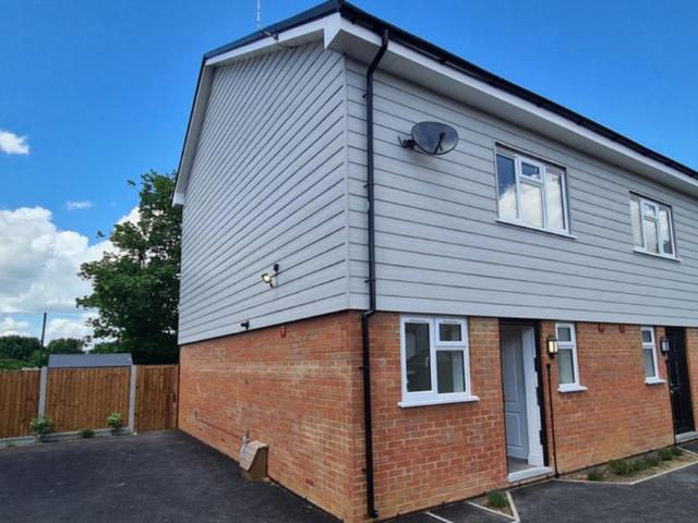 3 bedroom semi detached house to rent