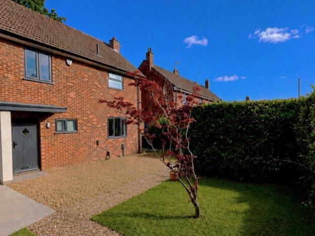 3 bedroom semi detached house to rent