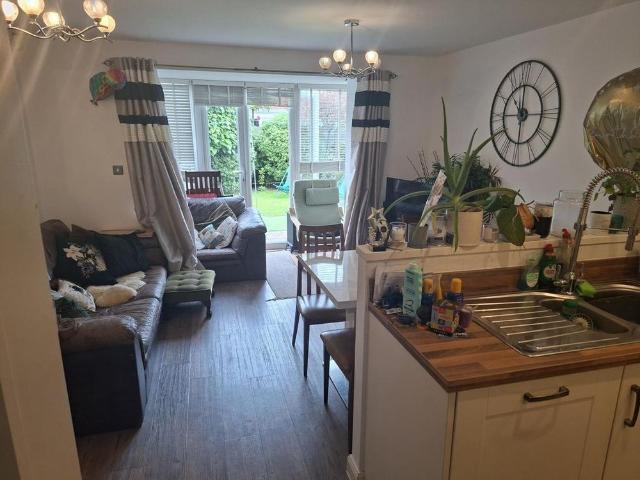 3 bedroom semi detached house to rent