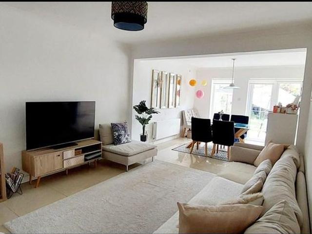 3 bedroom semi detached house to rent