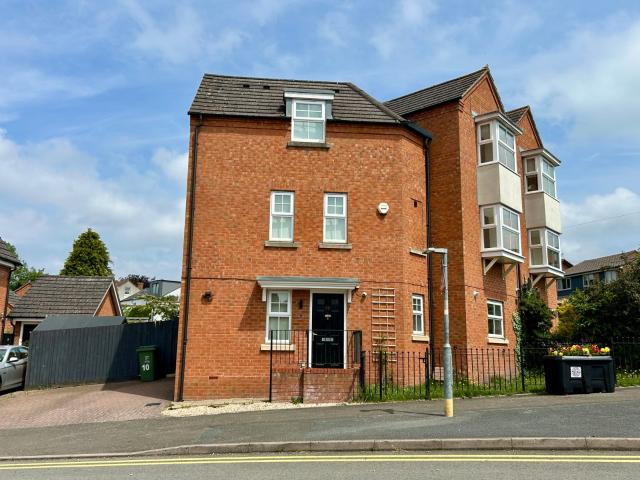 3 bedroom semi detached house to rent