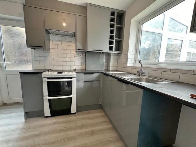 3 bedroom semi detached house to rent