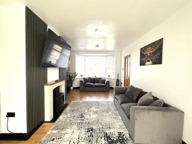 3 bedroom semi detached house to rent
