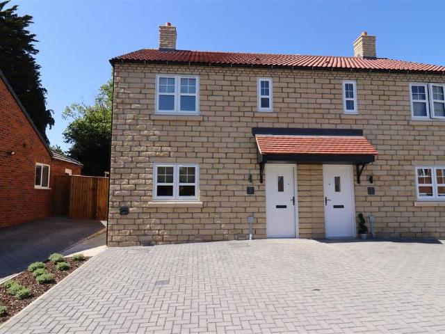 3 bedroom semi detached house to rent