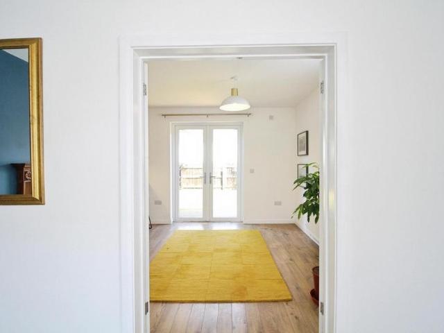 3 bedroom semi detached house to rent
