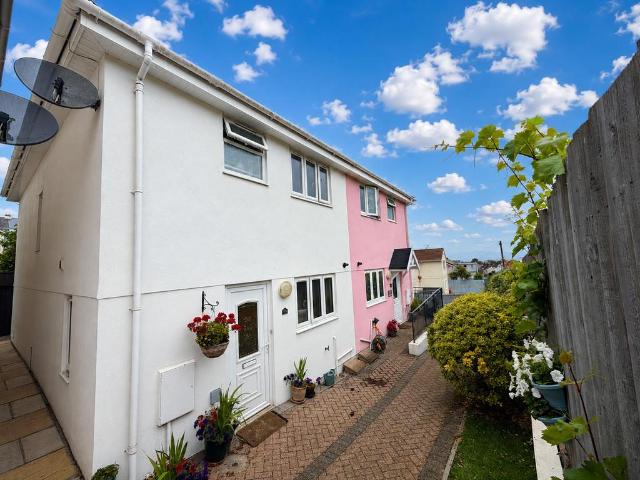 3 bedroom semi detached house to rent