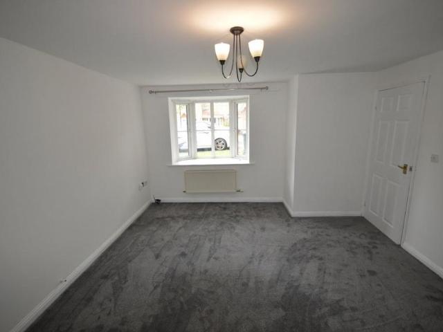 3 bedroom semi detached house to rent
