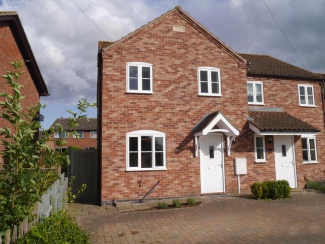 3 bedroom semi detached house to rent