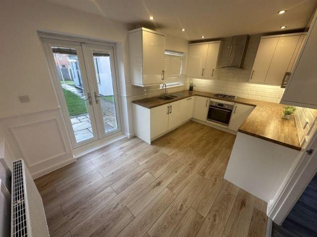 3 bedroom semi detached house to rent
