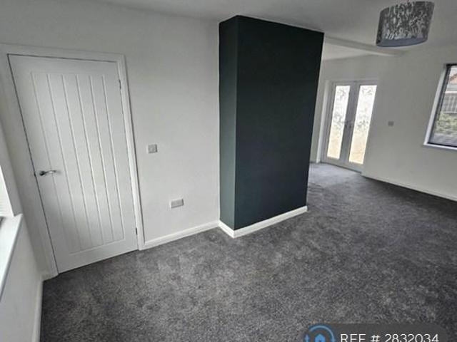 3 bedroom semi detached house to rent
