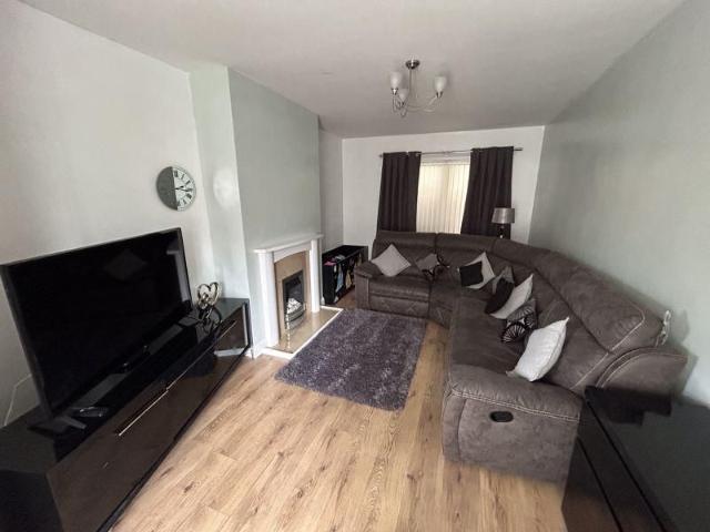 3 bedroom semi detached house to rent