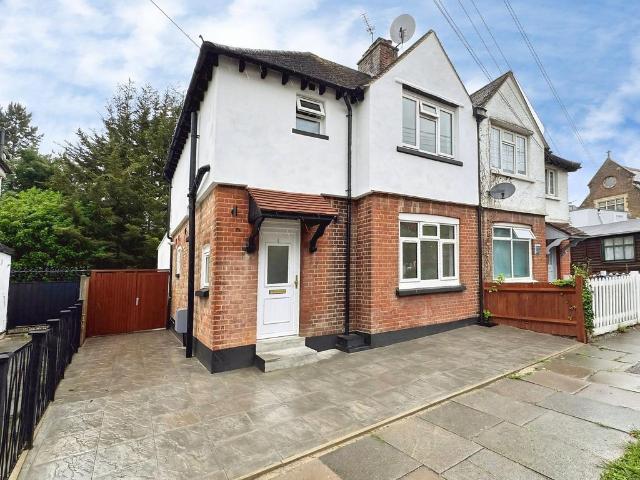 3 bedroom semi detached house to rent