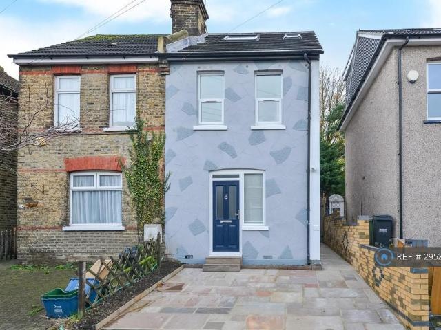 3 bedroom semi detached house to rent