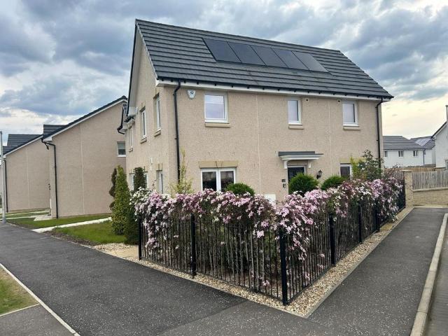 3 bedroom semi detached house to rent