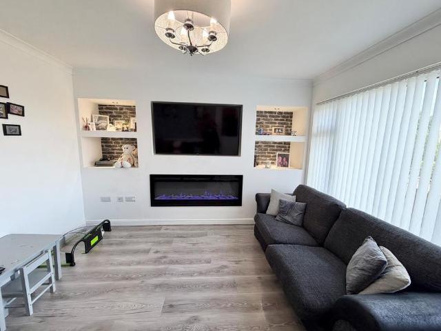 3 bedroom semi detached house to rent