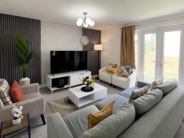 3 bedroom semi detached house to rent
