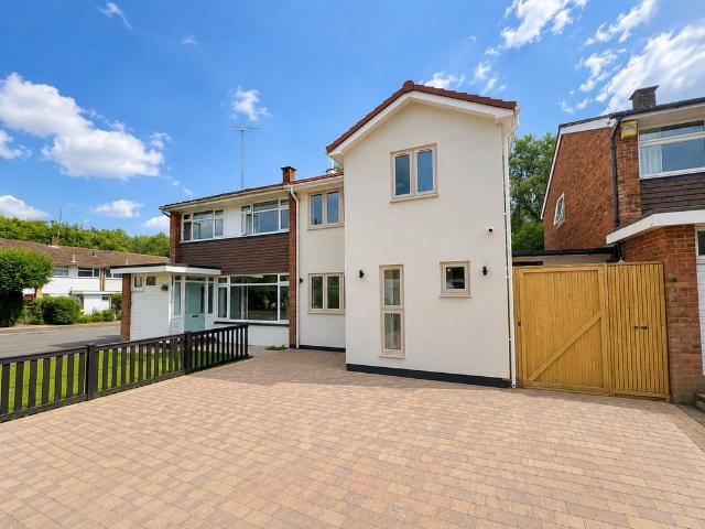3 bedroom semi detached house to rent