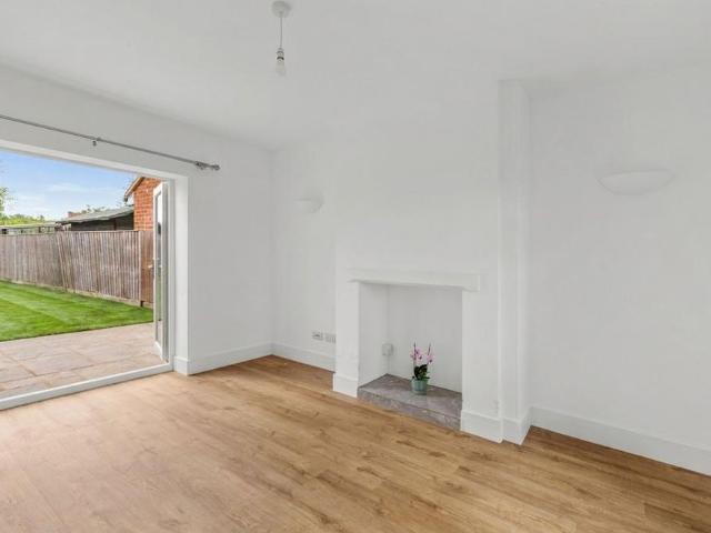 3 bedroom semi detached house to rent