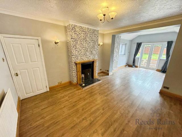 3 bedroom semi detached house to rent