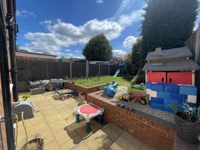 3 bedroom semi detached house to rent