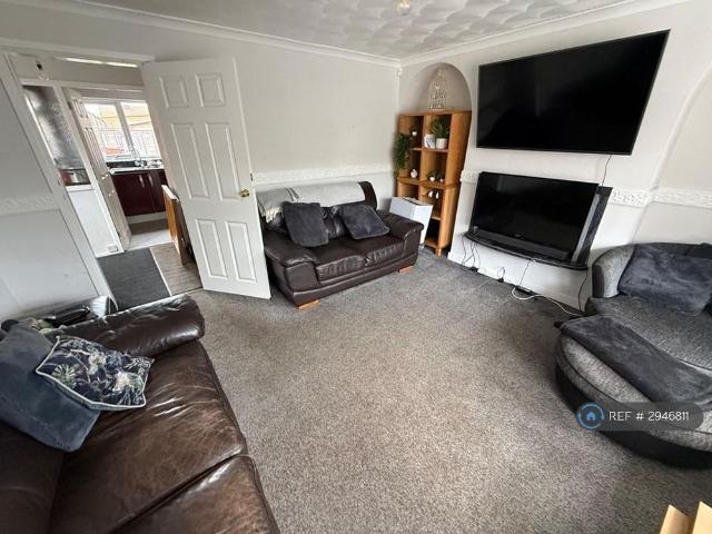 3 bedroom semi detached house to rent