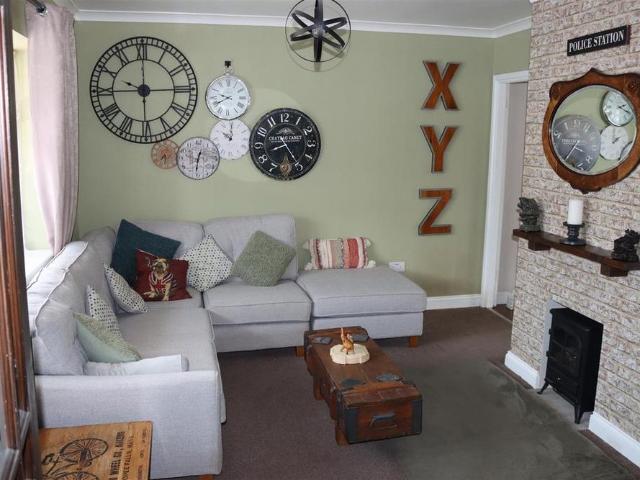 3 bedroom semi detached house to rent