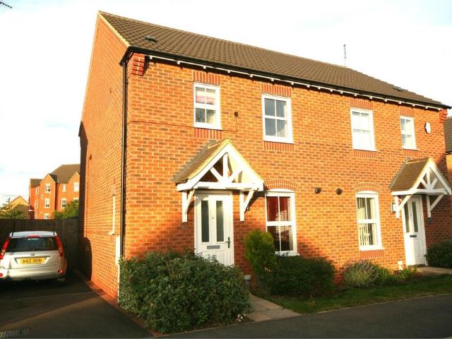 3 bedroom semi detached house to rent