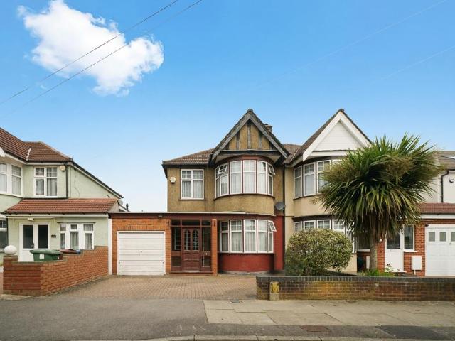 3 bedroom semi detached house to rent